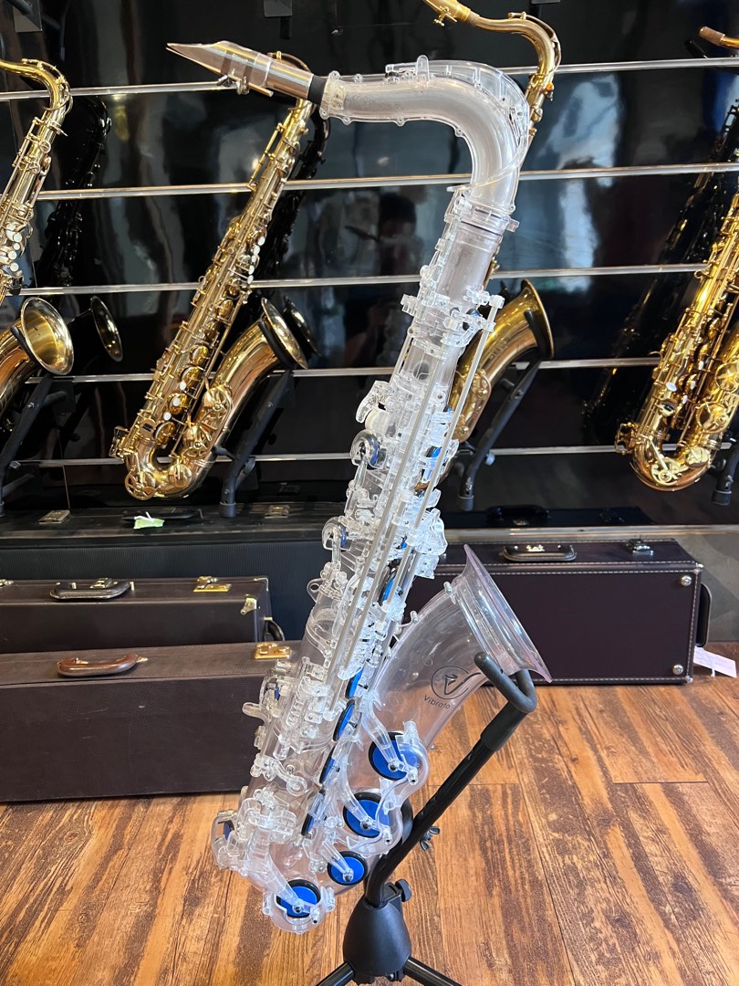Vibrato Tenor Saxophone, Hobbies & Toys, Musical Instruments on Carousell