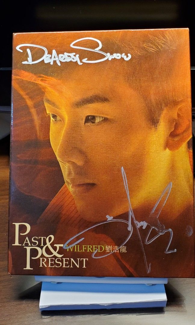 劉浩龍 Past& Present +VCD親筆簽名三個 全新品只係 打開簽名用, 興趣及遊戲, 音樂樂器 & 配件, 音樂與媒體 - CD 及 DVD - Carousell