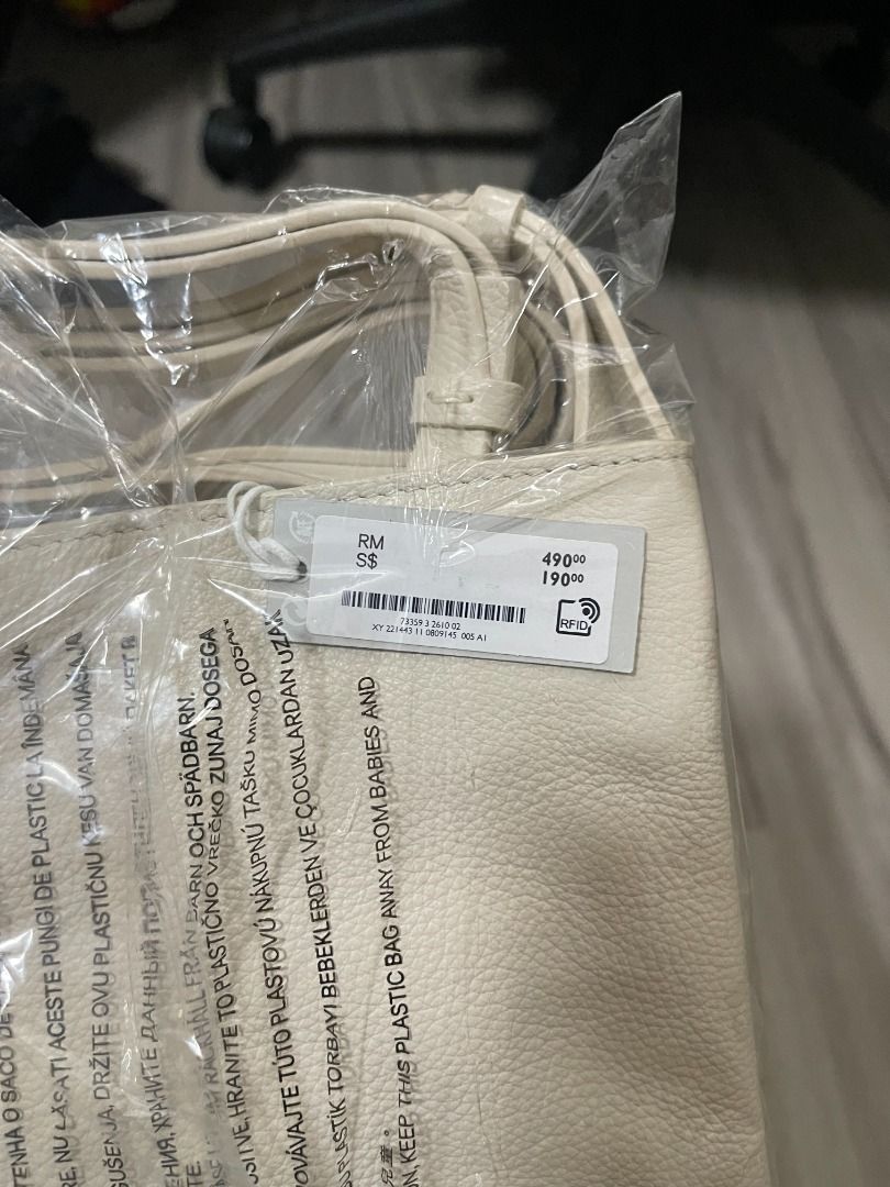 COS Mini Leather Tote Bag (Beige), Women's Fashion, Bags & Wallets ...