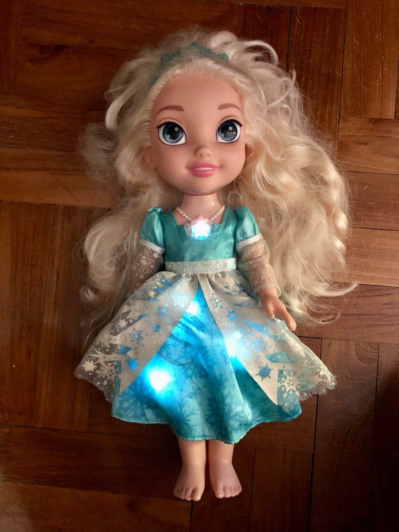 Disney Frozen Snow Glow Elsa singing doll, Hobbies & Toys, Toys & Games ...