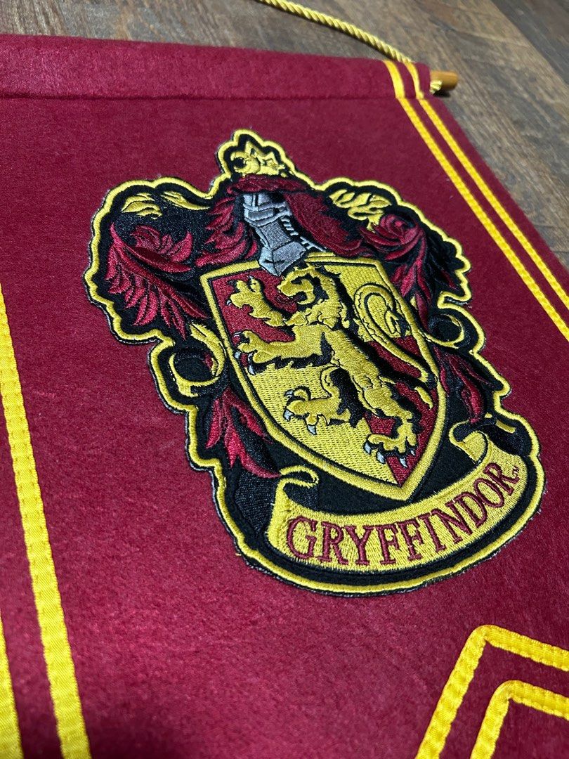 Gryffindor Crest Banner (Harry Potter Merchandise), Hobbies & Toys ...