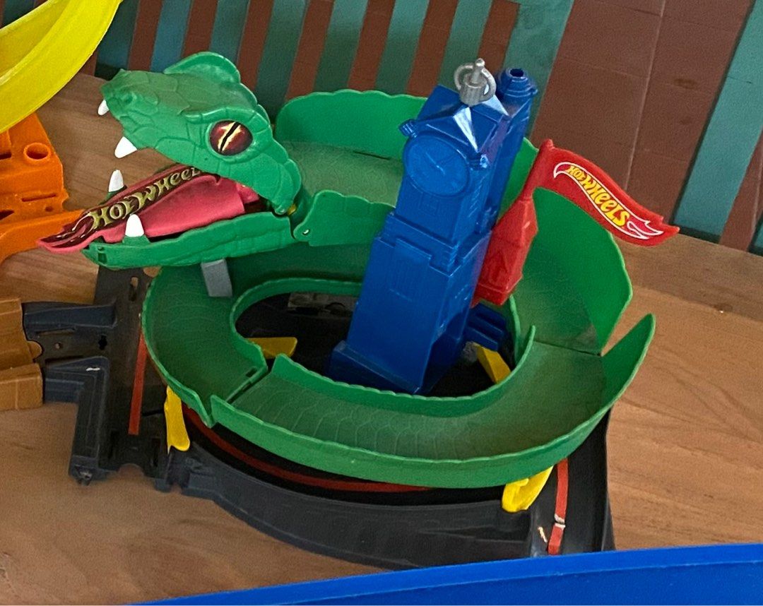 Hot Wheels Snake Track, Hobbies & Toys, Toys & Games on Carousell