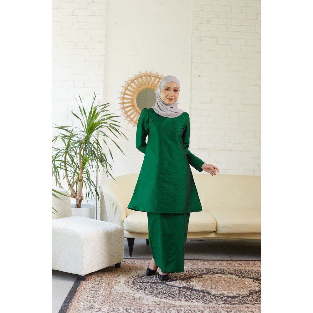 INTAN AZIZ Jasmine Kurung (Thai Silk), Women's Fashion, Muslimah ...