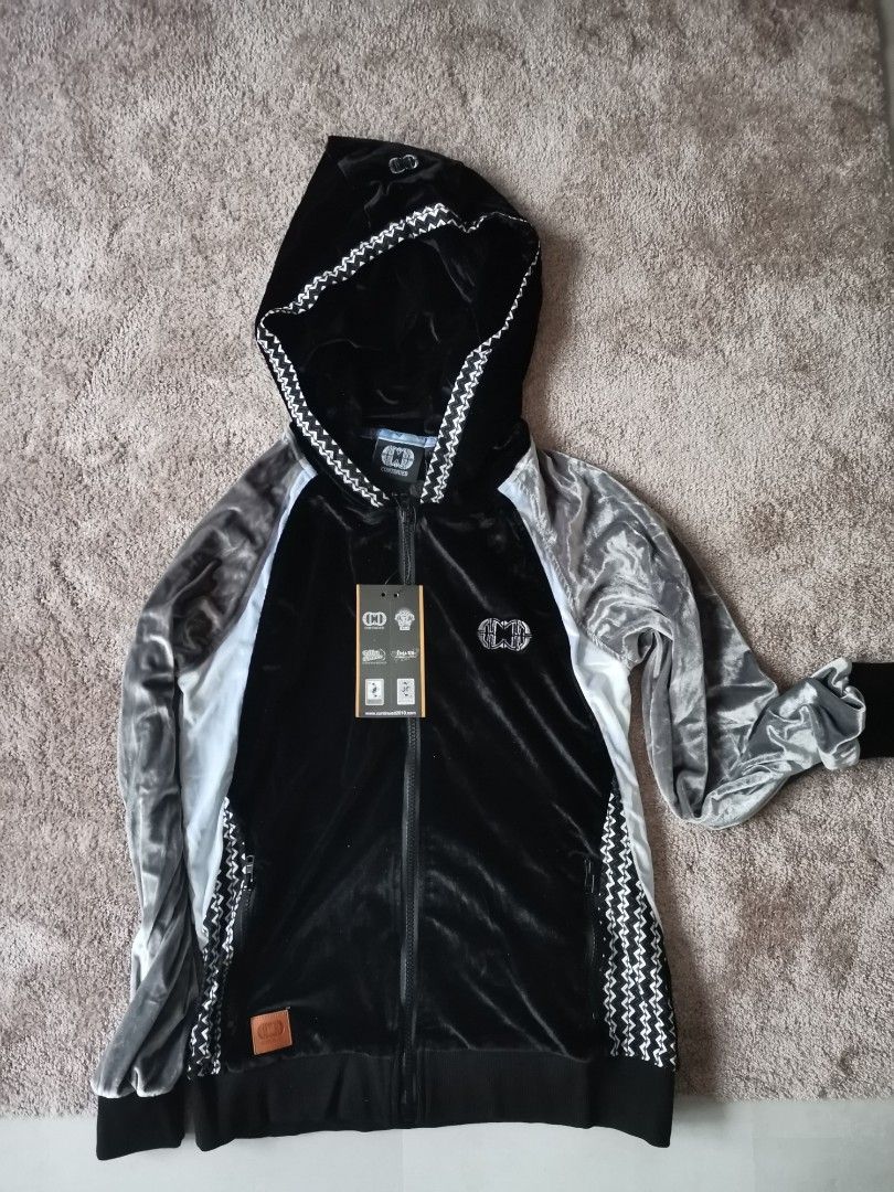 Jay Chou 2013 World tour cap and track suit, Men's Fashion, Watches ...