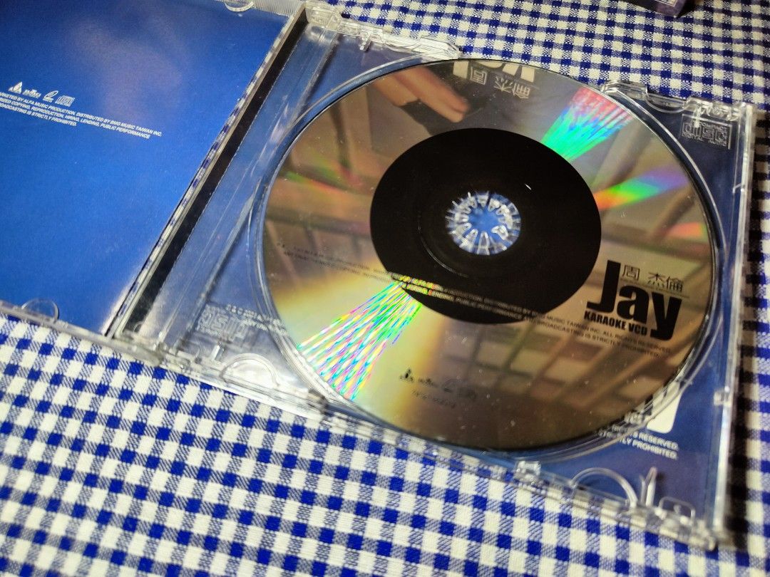 Jay Chou debut 2000 Karaoke VCD Taiwan version + CD & VCD album 周杰伦 同名专辑 卡拉OK 台版, Hobbies & Toys ...