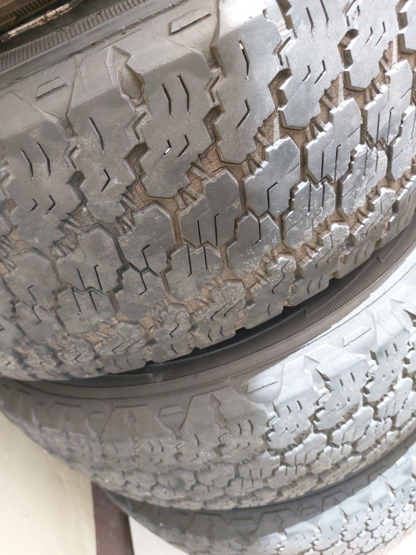 Jeep Wrangler Stock Mags w/ Tires 17", Car Parts & Accessories, Mags ...