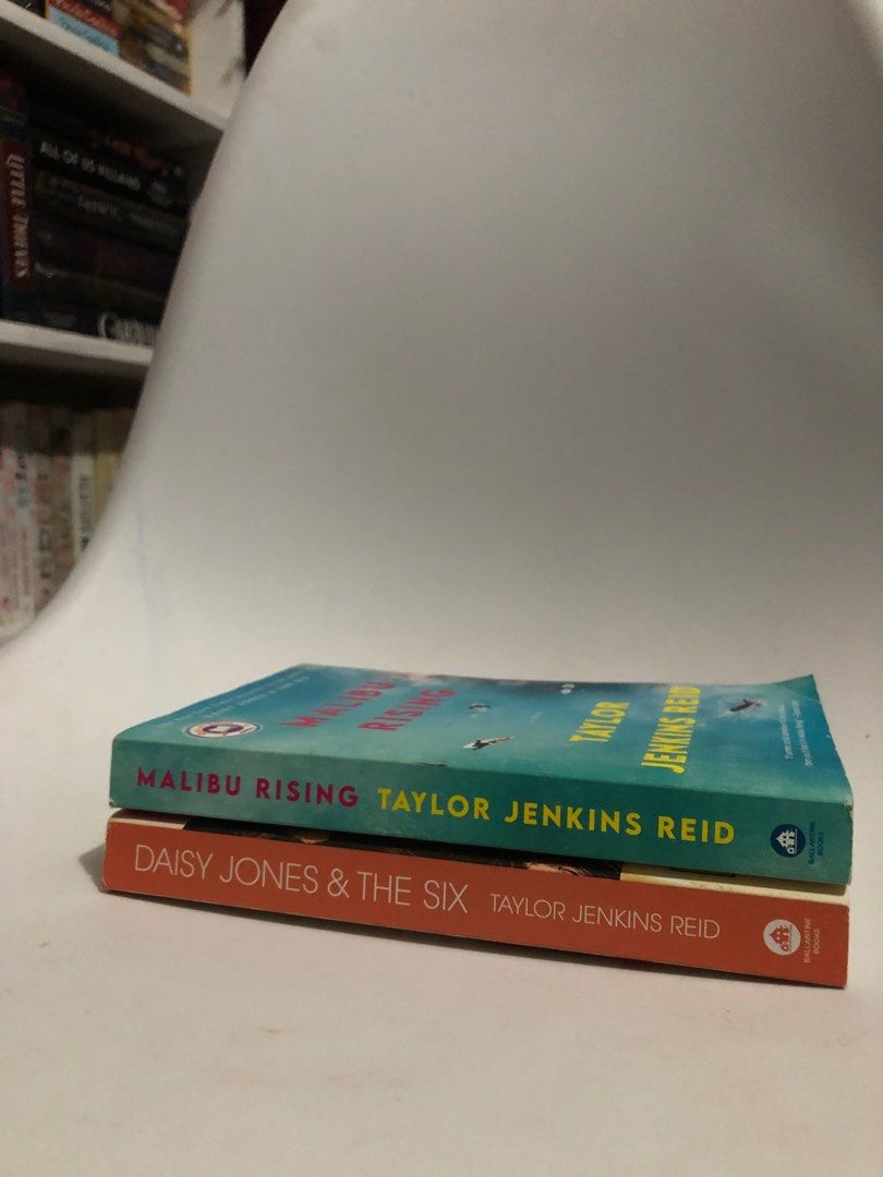 Malibu Rising Daisy Jones and the Six TJR BOOK SET, Hobbies & Toys, Books & Magazines, Fiction ...