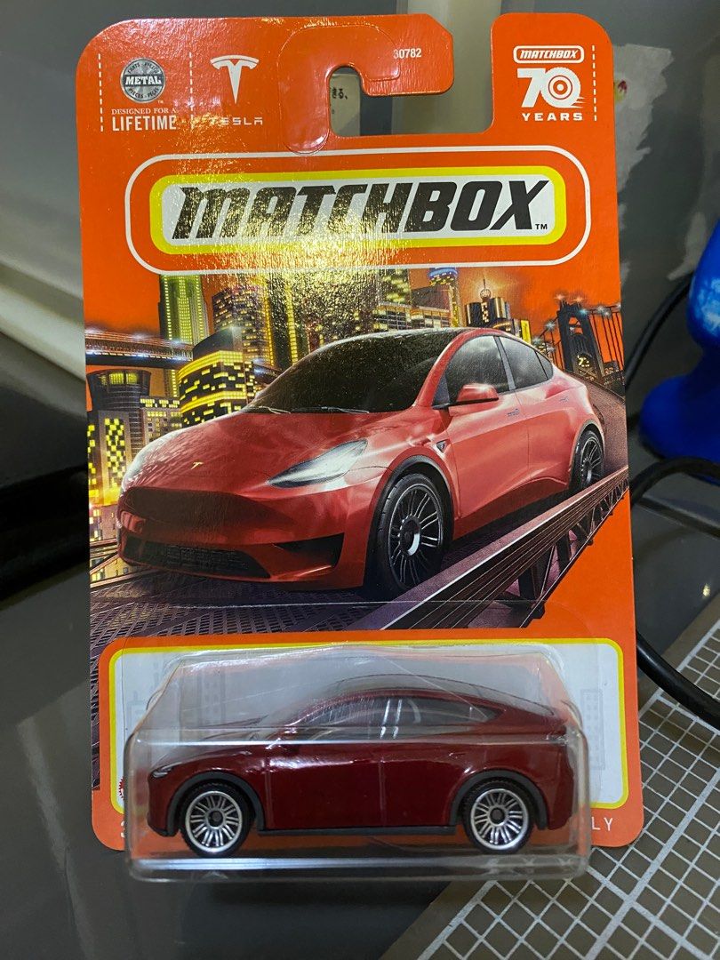 Matchbox Tesla Model Y Red, 興趣及遊戲, 玩具 & 遊戲類 - Carousell