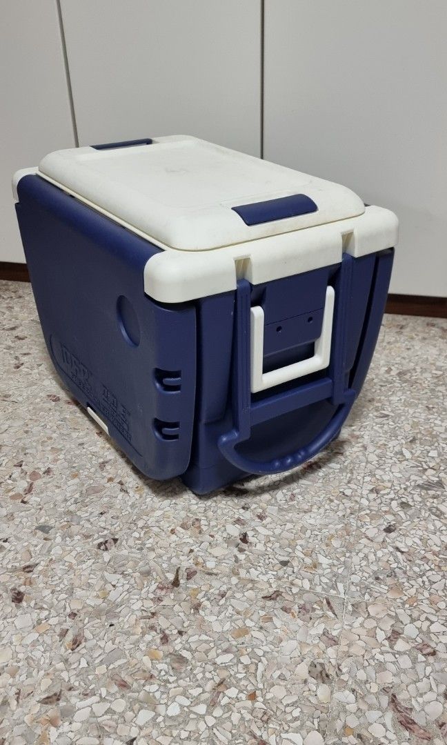 Multi-Function portable cooler box. Folding garden pinic camping table ...