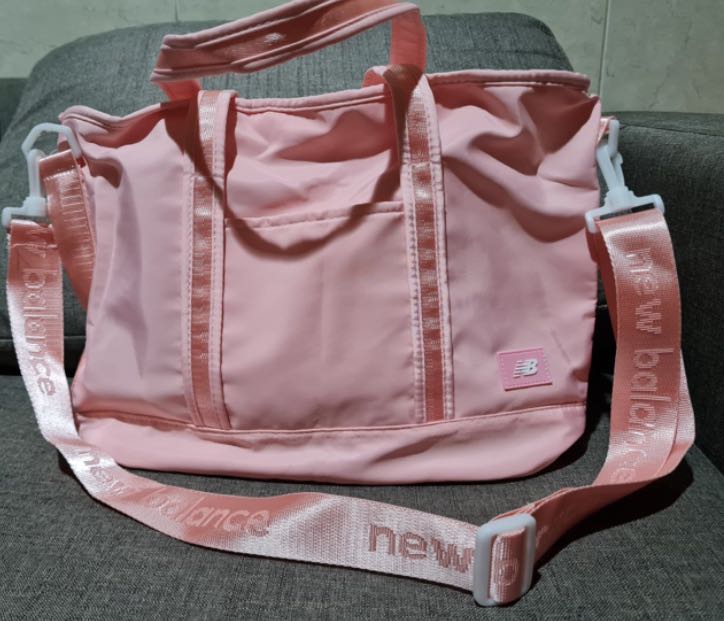 New balance totebag pink, Fesyen Wanita, Tas & Dompet di Carousell