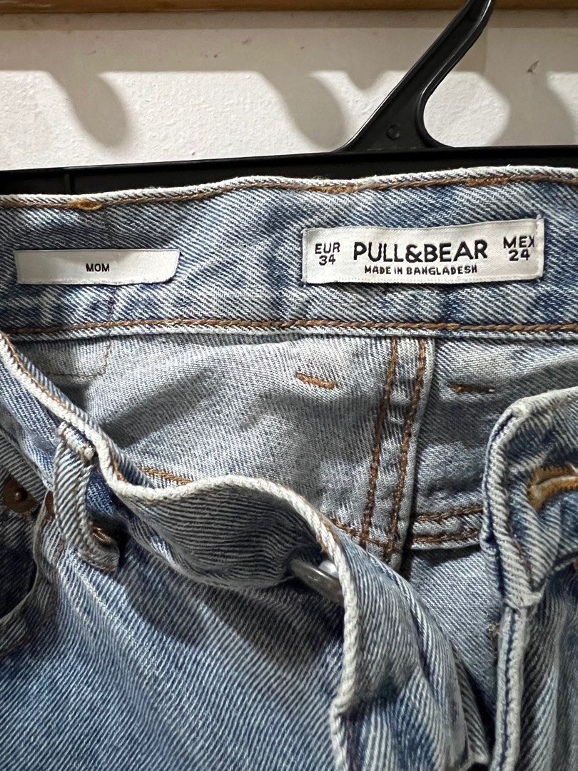Pull & Bear mom jeans, Women's Fashion, Bottoms, Jeans & Leggings on Carousell