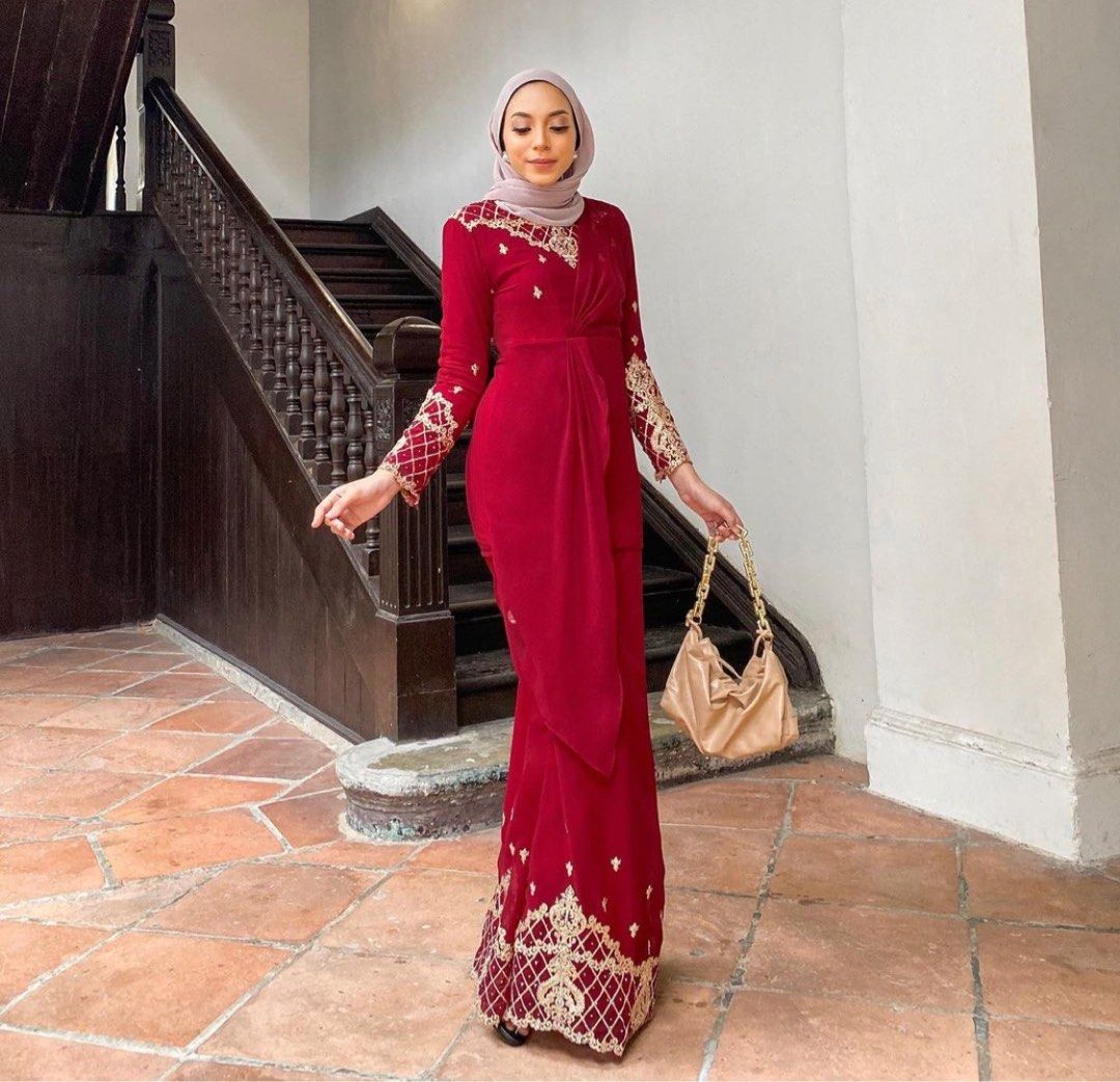 QISZAR Ishita Maharanee maroon, Women's Fashion, Muslimah Fashion, Baju ...