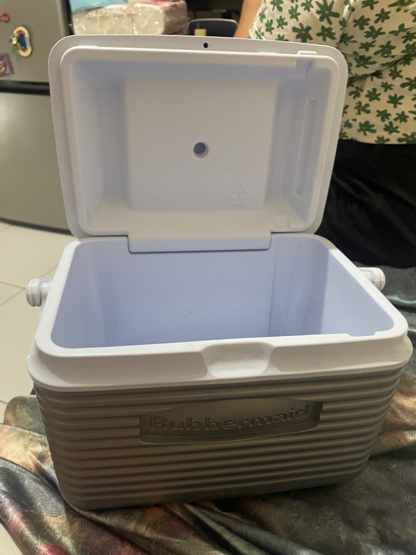 Rubbermaid Cooler, Furniture & Home Living, Kitchenware & Tableware ...