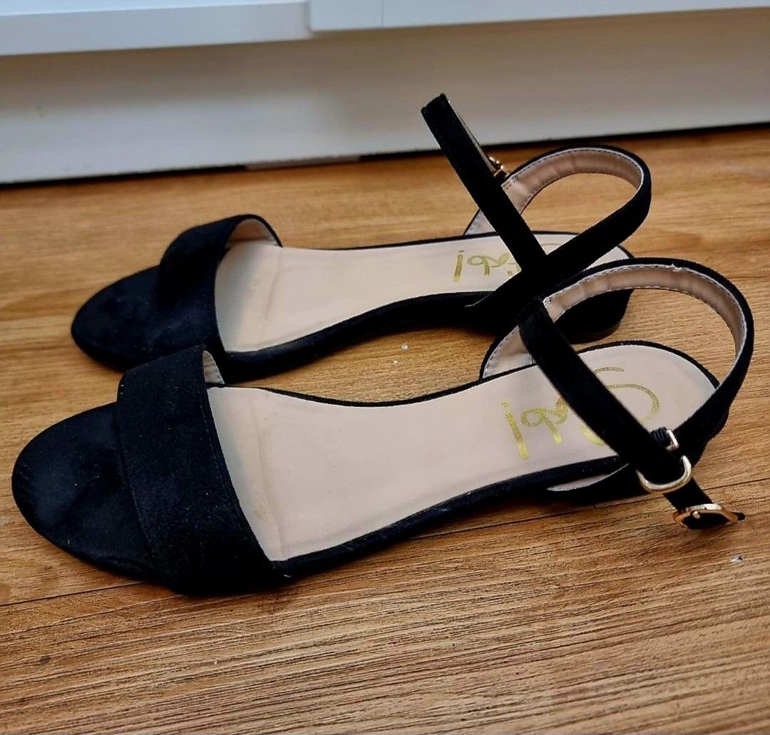 So Fab Sandals, Women's Fashion, Footwear, Flats & Sandals on Carousell