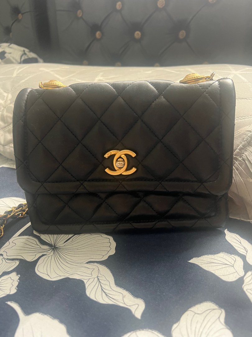 Tas chanel hitam, Barang Mewah, Tas & Dompet di Carousell