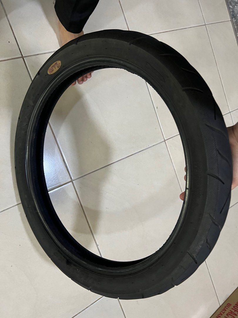 Tayar Motor 80/90 bunga 75%, Auto Accessories on Carousell