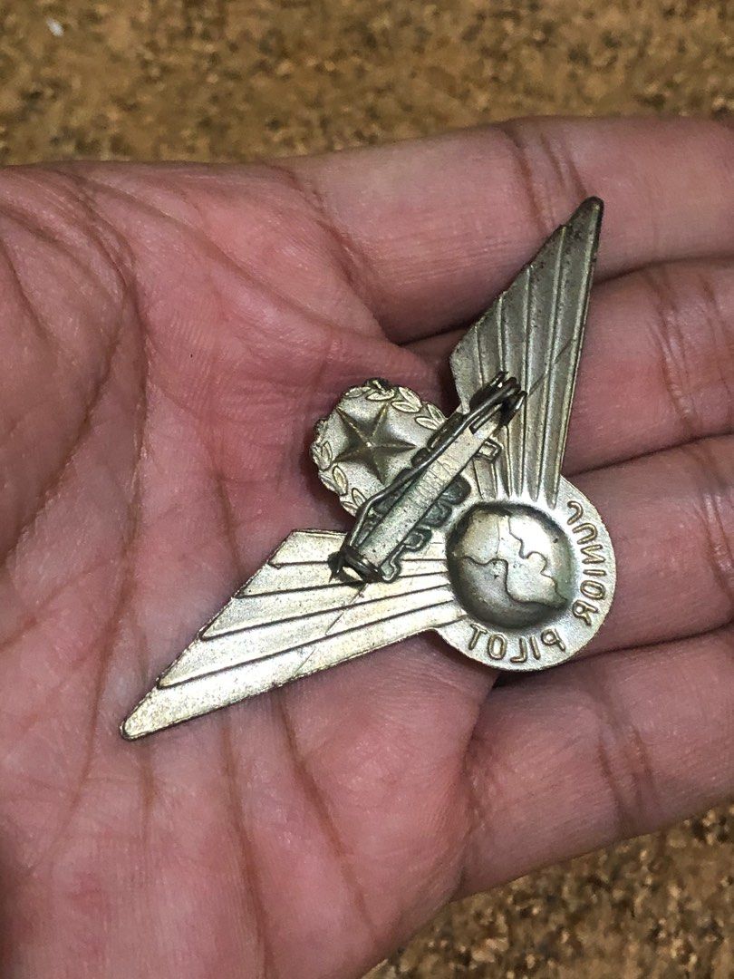 Vintage TWA junior pilot collectible pin on Carousell