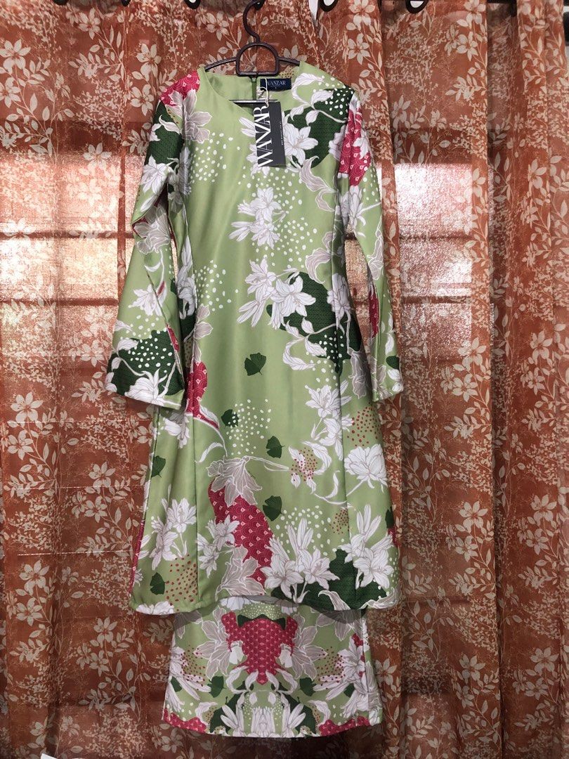 Wanzar kurung Pahang, Women's Fashion, Muslimah Fashion, Baju Kurung ...