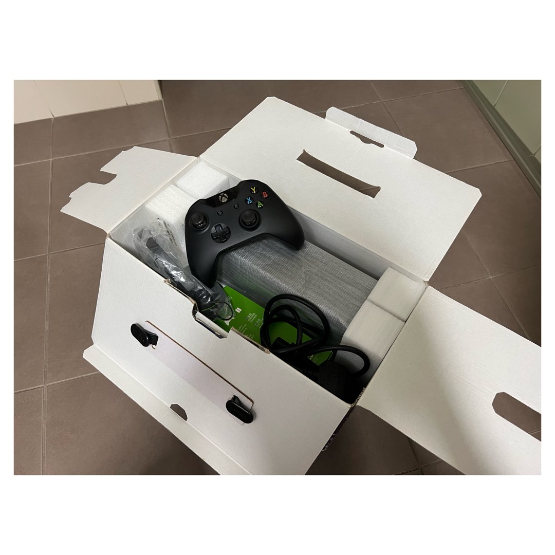 Xbox One ( 500GB, 2x Wireless Controller, Xbox headset ), Video Gaming ...