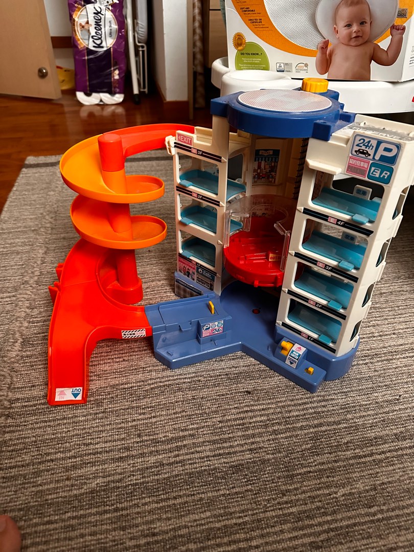 Assorted TOMY train/car tracks and garages, Hobbies & Toys, Toys ...