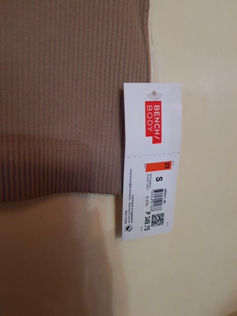 [BENCH BODY] crop top, Women's Fashion, Tops, Sleeveless on Carousell