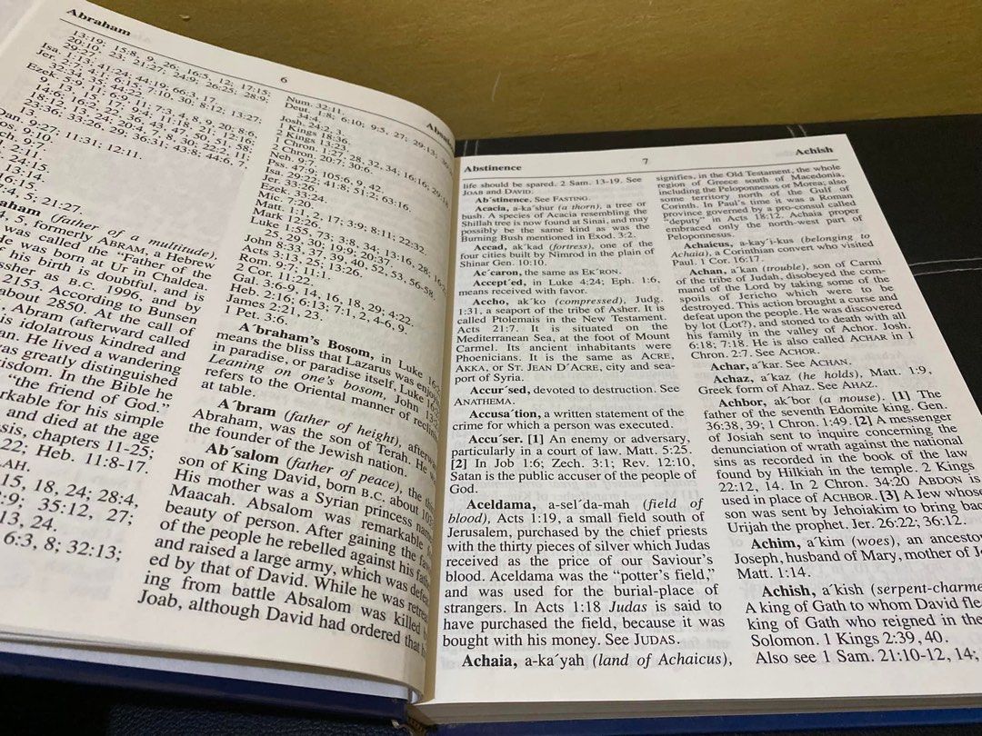 Bible Dictionary and Concordance Includes Over 6000 Biblical Names and ...
