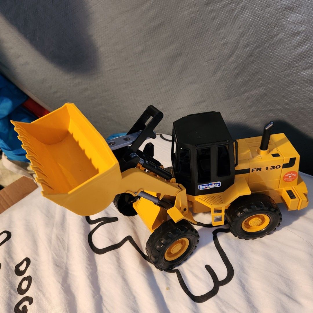 BRUDER Front Loader (Articulated Road Loader FR 130) (02425), Hobbies ...