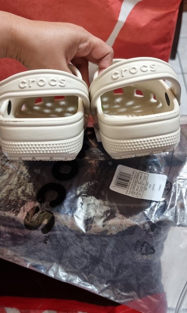 CROCS STUCCO CLOG W7 on Carousell