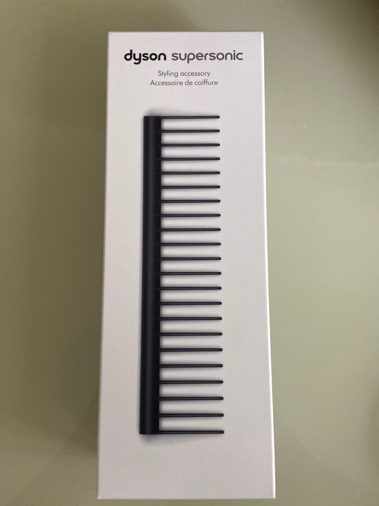 Dyson detangling comb, Beauty & Personal Care, Hair on Carousell