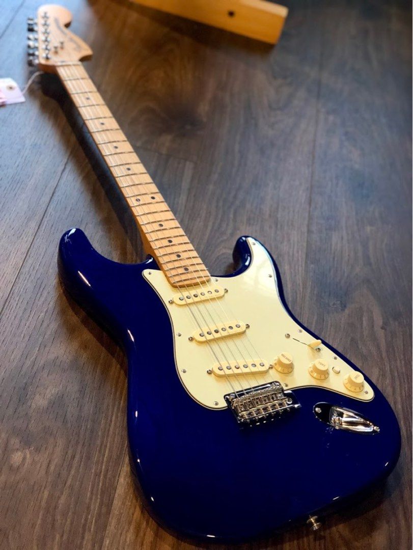 Fender Deluxe Stratocaster Sapphire Blue Transparent, Hobbies & Toys ...