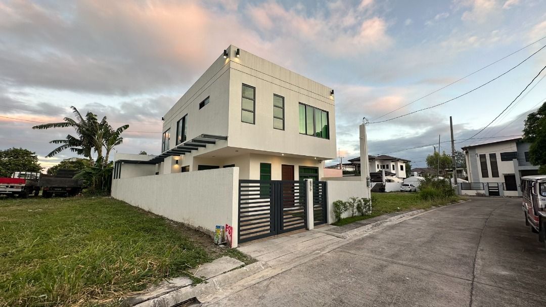 GOOD DEAL 3 Bedroom Sta Rosa Laguna House and Lot FOR SALE Villa ...