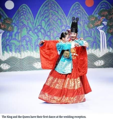Hanbok Korean traditional wear king and queen, Women's Fashion, Dresses ...