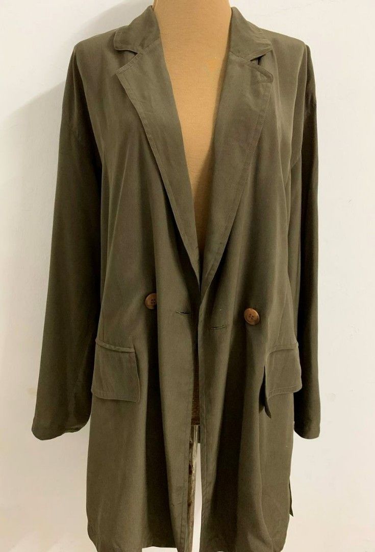 Light Jacket, Women's Fashion, Coats, Jackets and Outerwear on Carousell