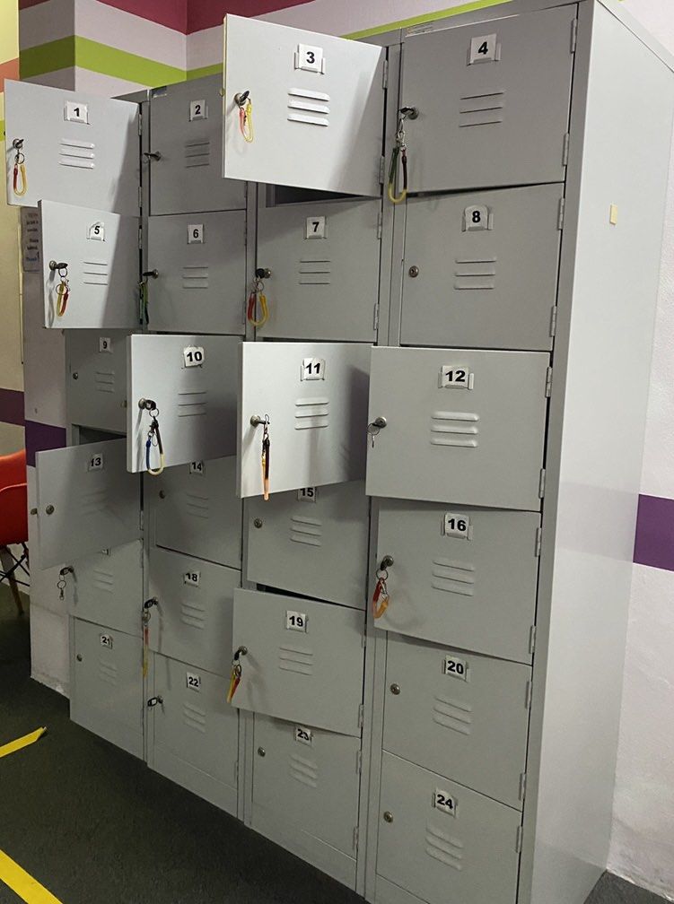 Metal Lockers / Cabinets, Furniture & Home Living, Furniture, Shelves ...