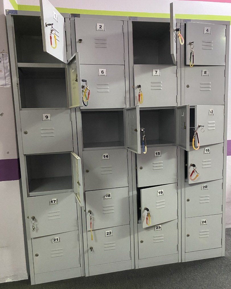 Metal Lockers / Cabinets, Furniture & Home Living, Furniture, Shelves ...