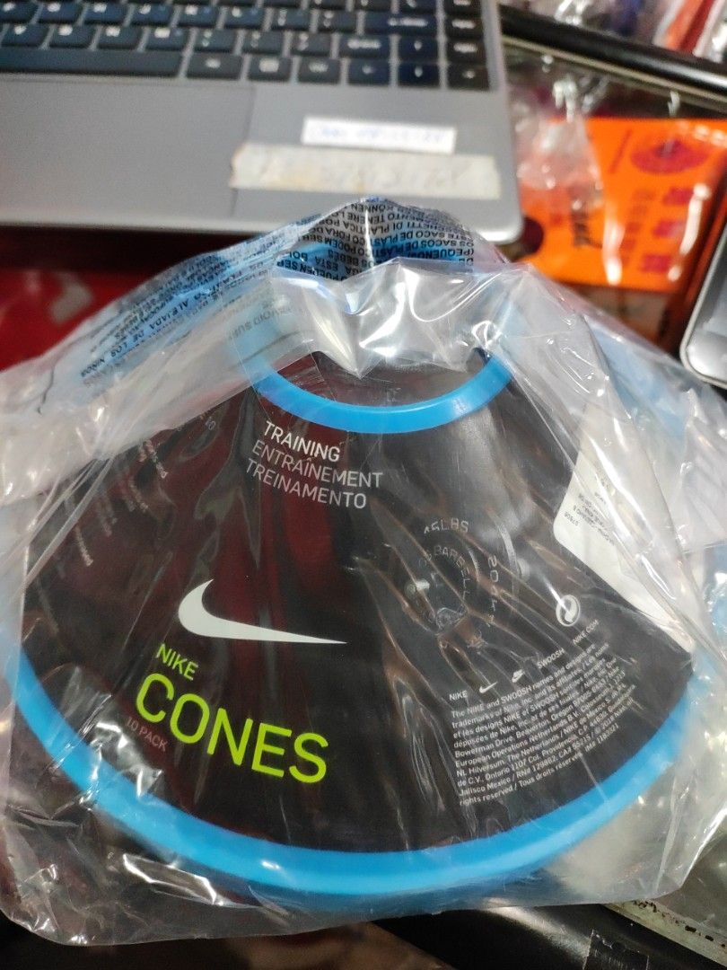 Nike Training Cones Volt 10 pack, 運動產品, 其他運動配件 - Carousell