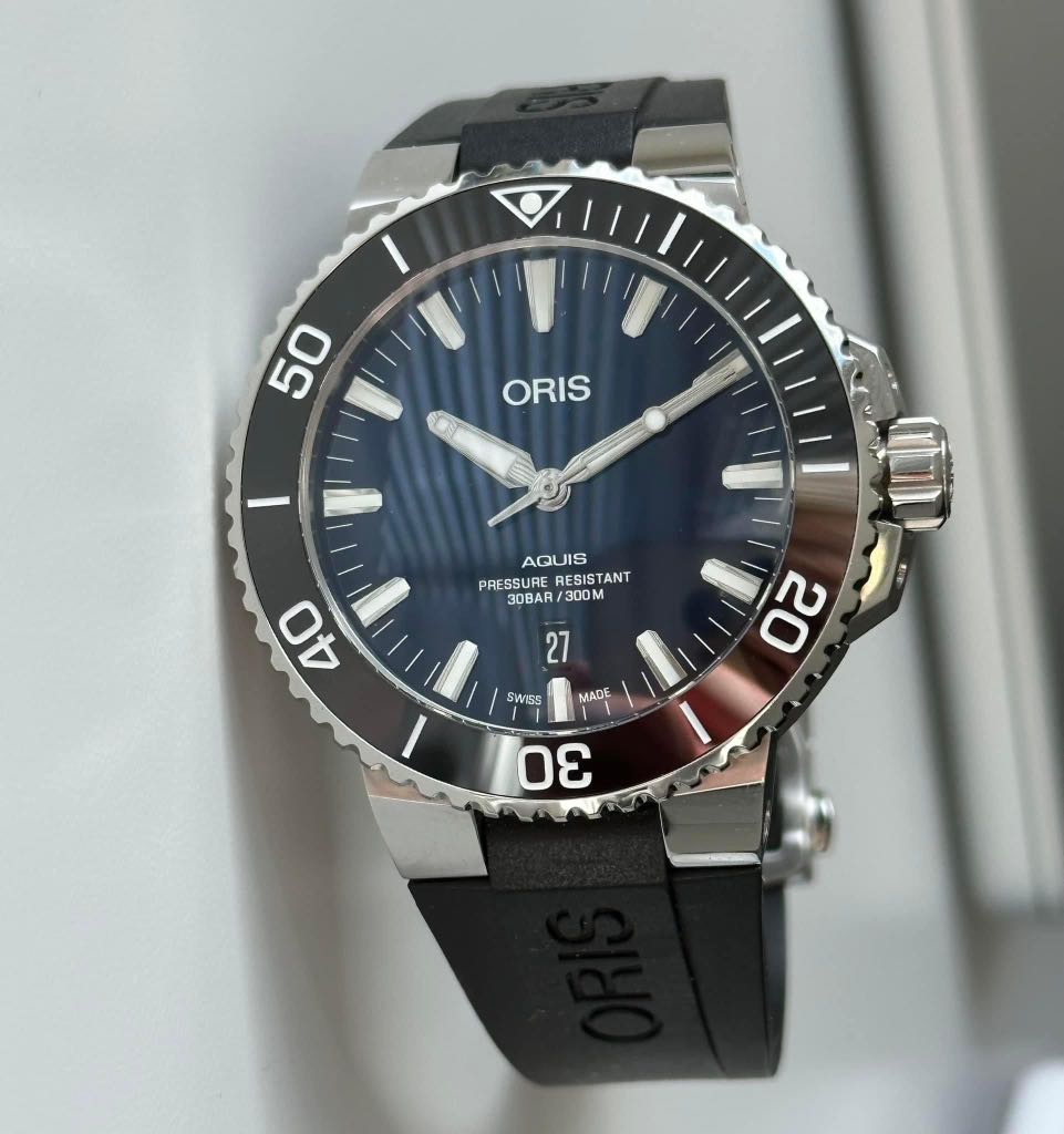 Oris Aquis Date Black, Luxury, Watches on Carousell
