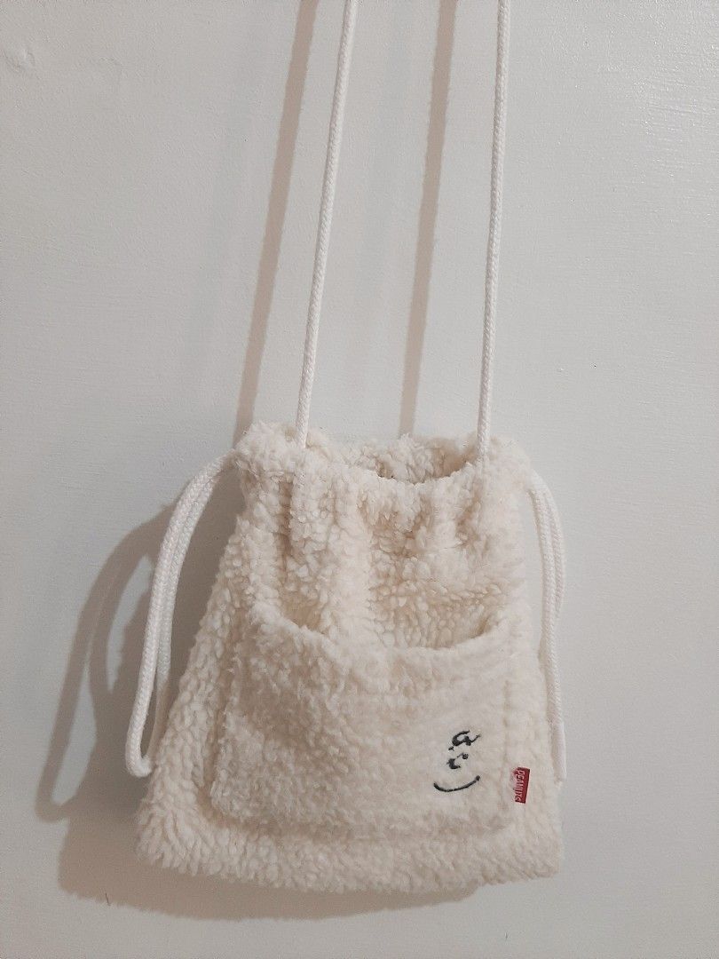 PEANUTS SHOOPEN BUCKET SLING BAG on Carousell