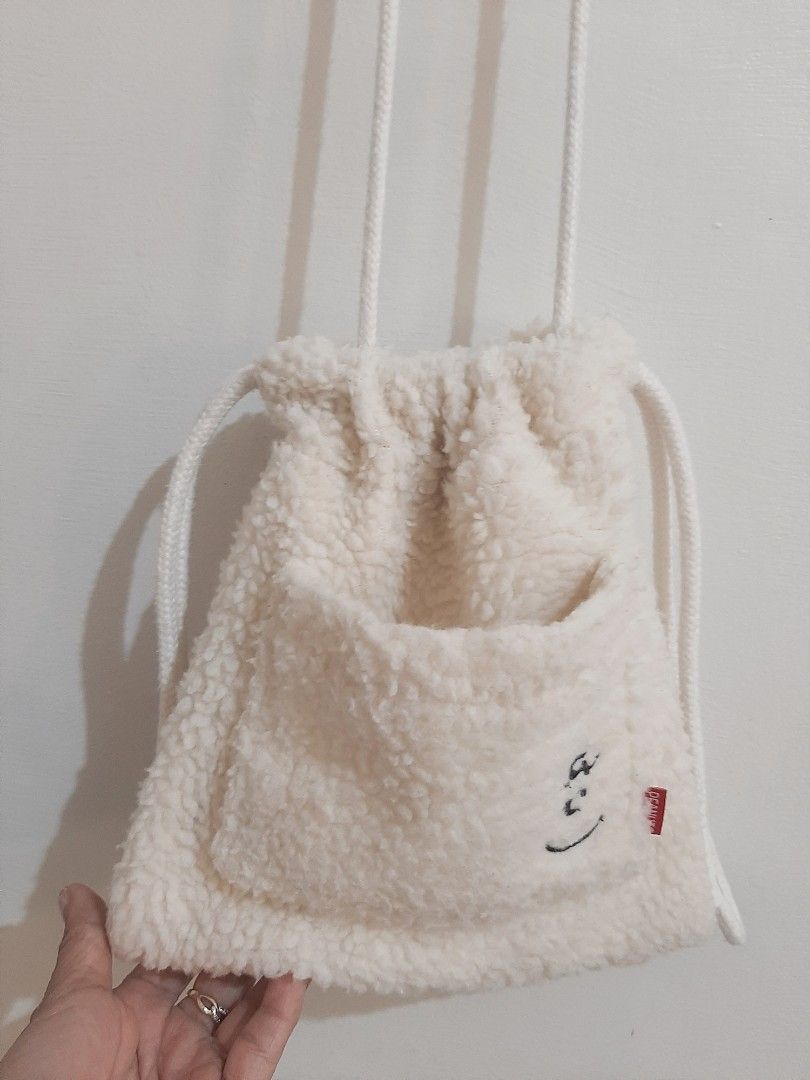 PEANUTS SHOOPEN BUCKET SLING BAG on Carousell