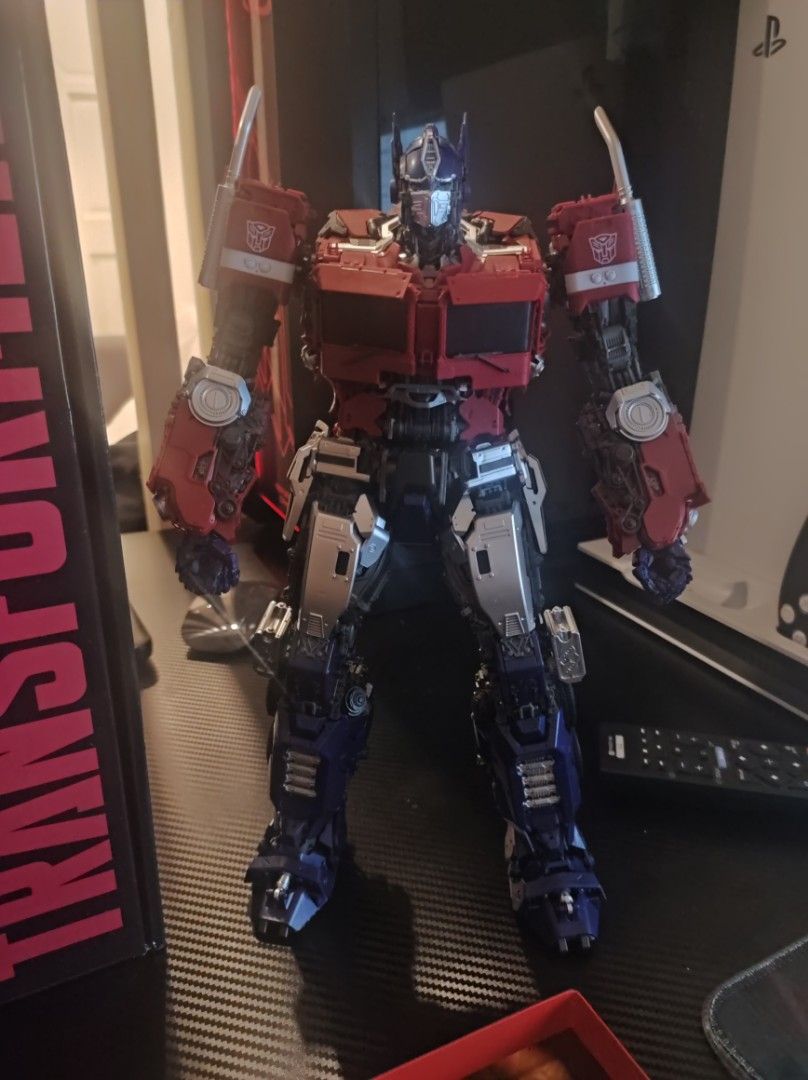 Selling yolopark earth mode optimus prime, Hobbies & Toys, Toys & Games ...