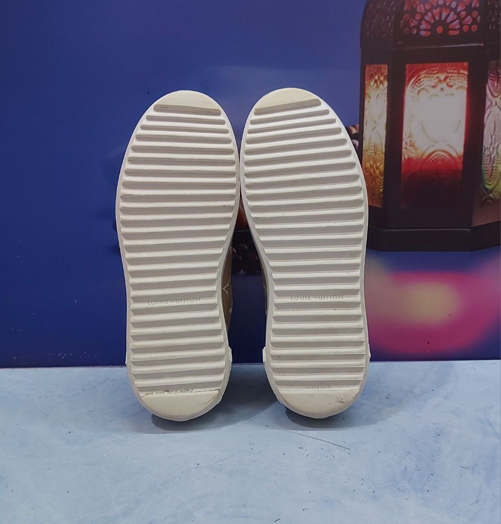 Sepatu Louis Vuitton Sneakers FA 0129 Monogram Giant time out Ukuran 36 ...