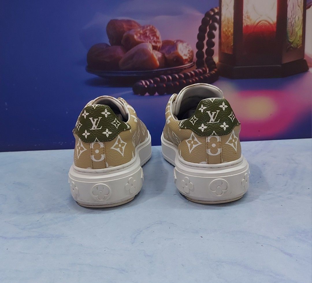 Sepatu Louis Vuitton Sneakers FA 0129 Monogram Giant time out Ukuran 36 ...