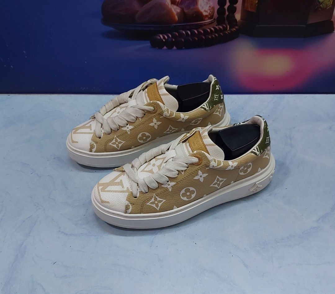 Sepatu Louis Vuitton Sneakers FA 0129 Monogram Giant time out Ukuran 36 ...