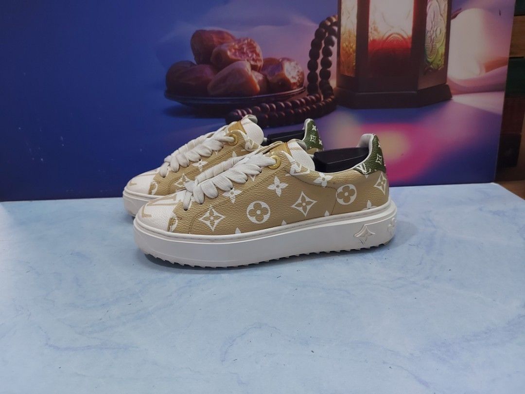 Sepatu Louis Vuitton Sneakers FA 0129 Monogram Giant time out Ukuran 36 ...