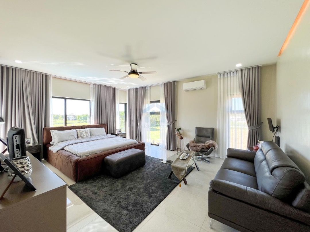 Stunning House with Panoramic Golf Course View in Eagle Ridge, Gen ...