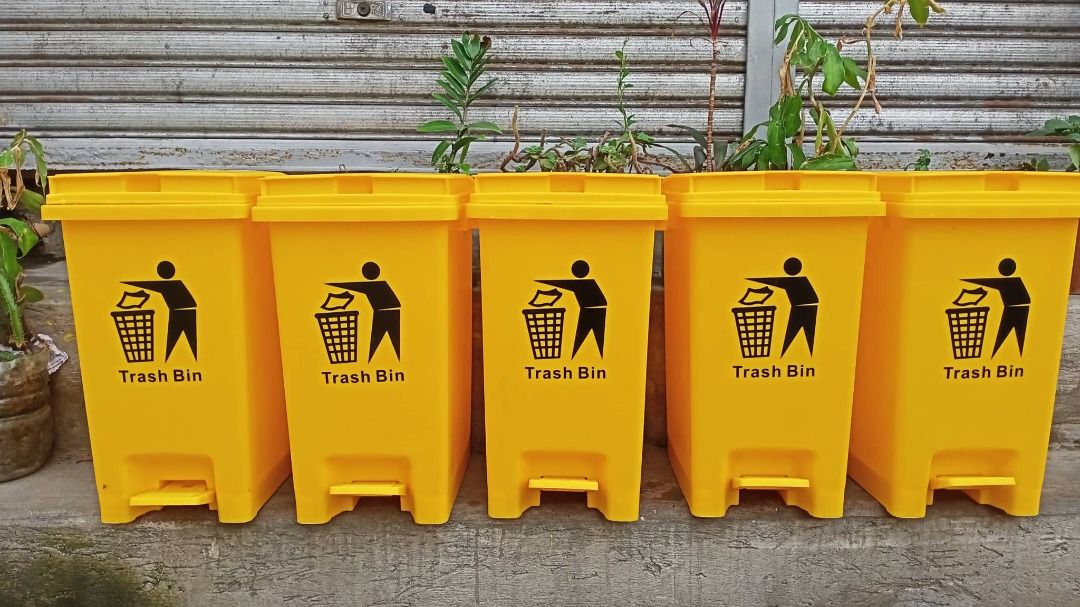 Trash bin step on bin, Furniture & Home Living, Cleaning & Homecare ...