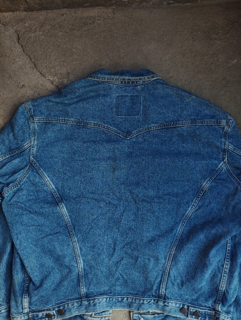 Vintage 1990's Levi's denim trucker jacket, Men's Fashion, Coats, Jackets and Outerwear on Carousell