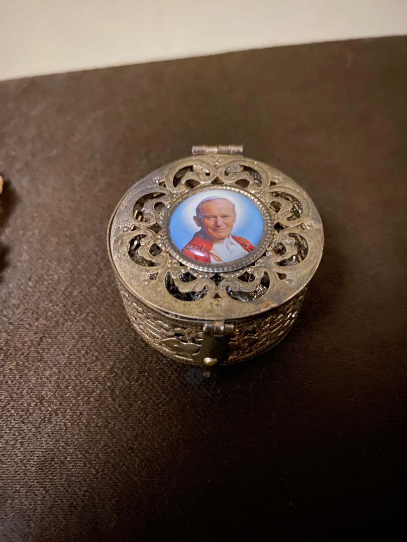 Vintage Pope francis rosary with trinket, Hobbies & Toys, Memorabilia ...