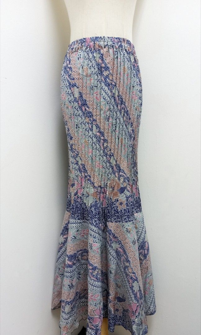 Batik skirt mermaid, Women's Fashion, Muslimah Fashion, Bottoms on ...