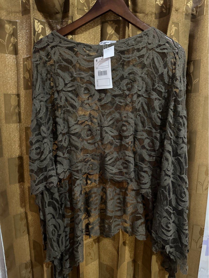 Cape Outer Brokat, Fesyen Wanita, Pakaian Wanita, Baju Luaran di Carousell